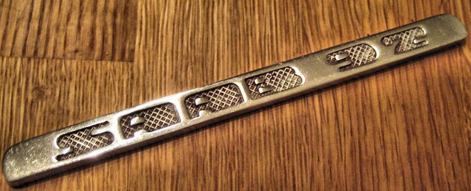 SAAB 92 krom emblem - Saabklubben